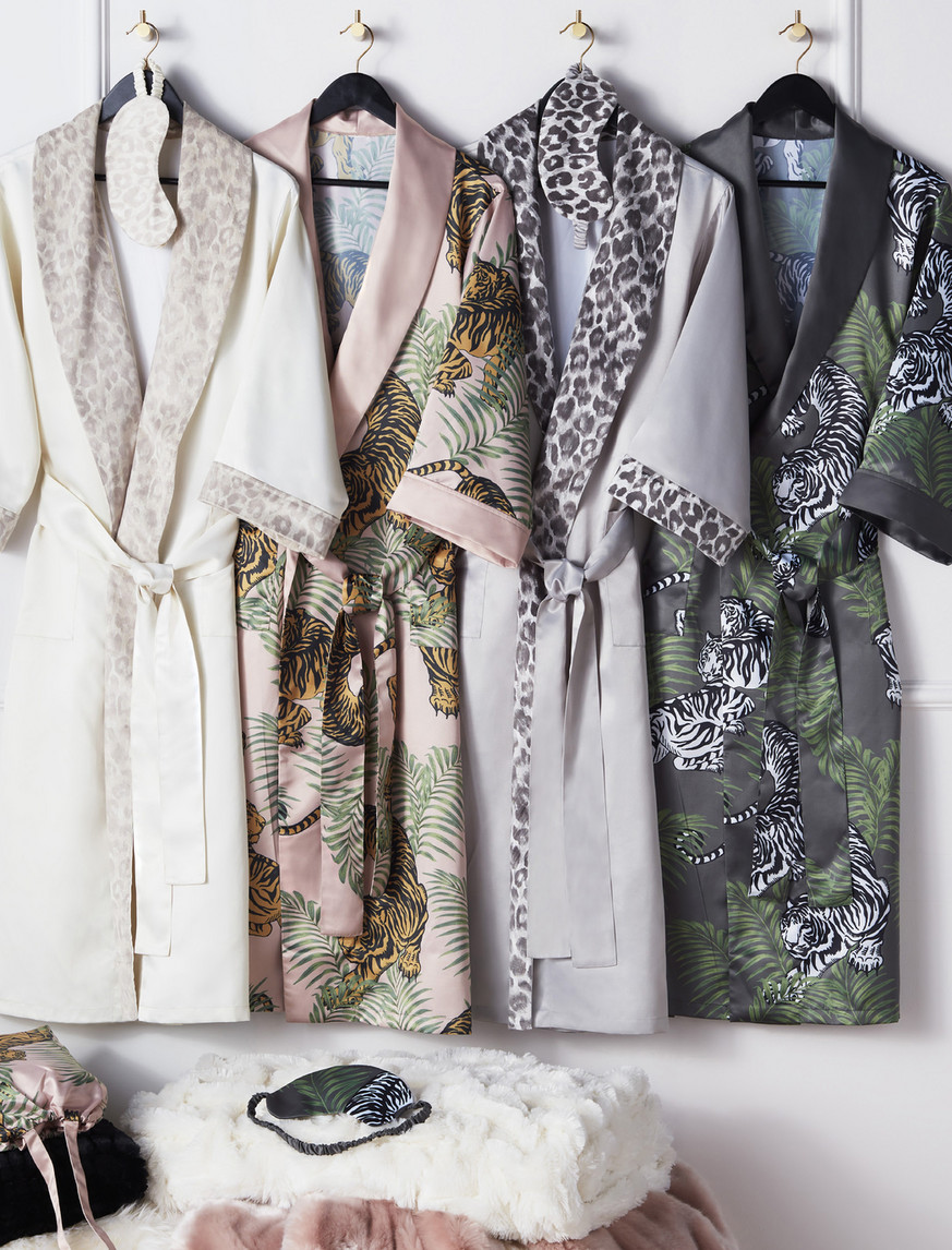 Z Gallerie - The Art Of Gifting - Tigress Robe Set - Blush Z Gallerie - The Art Of Gifting - Tigress Robe Set - Blush